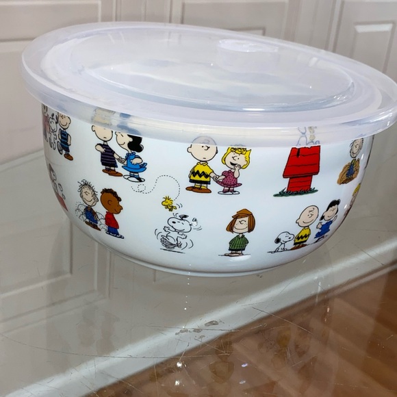 Peanuts | Kitchen | Peanuts Gang Snoopy Pressure Lid Food Storage ...